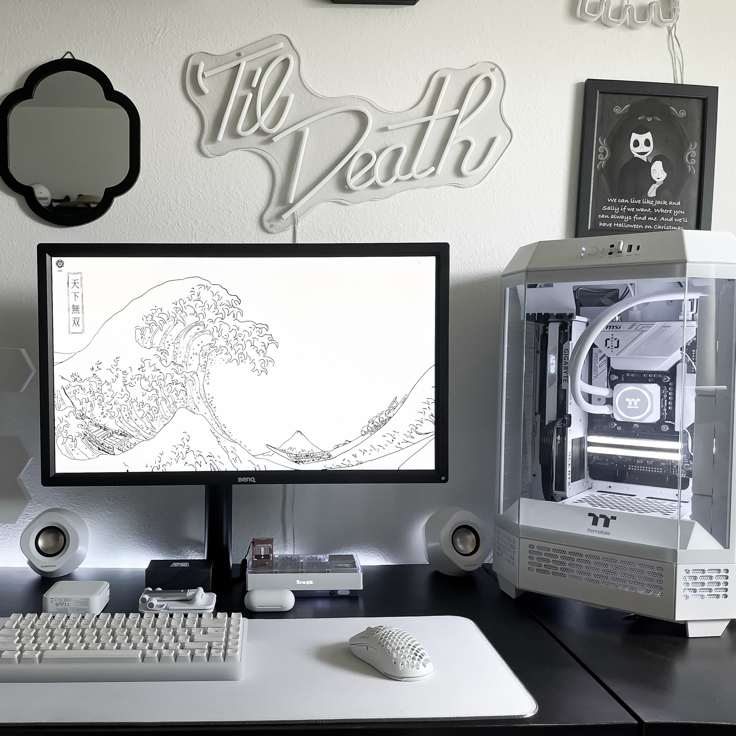 Episode 039 - Aloha Tech Vibes: Inside Micah's Desk Setup and Creative