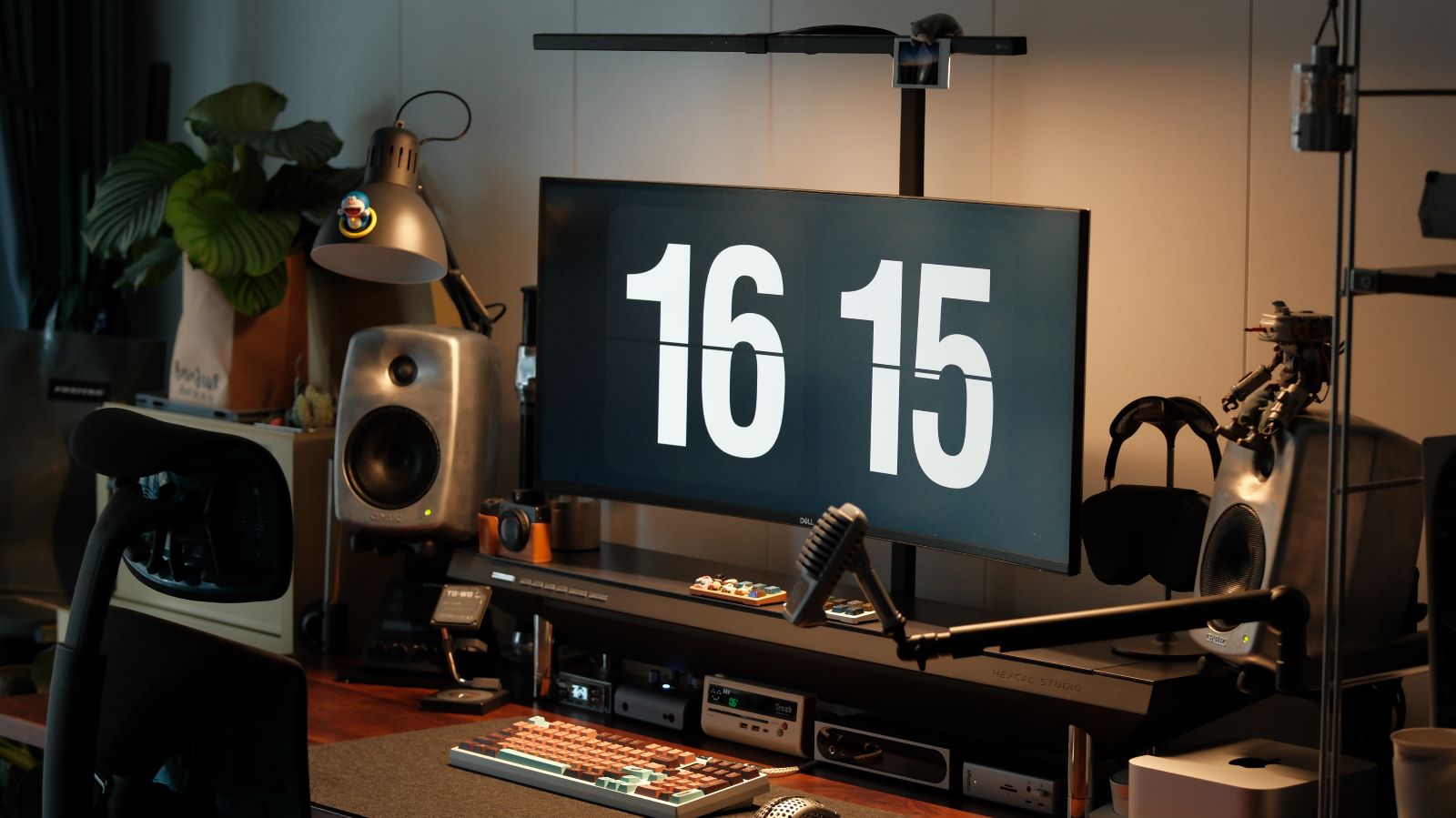 The Evolution of Desk Setup: From Cluttered to Portable